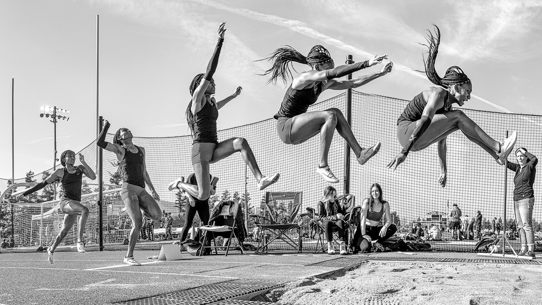Yvette Harris In Flight ‣ In The Viewfinder
